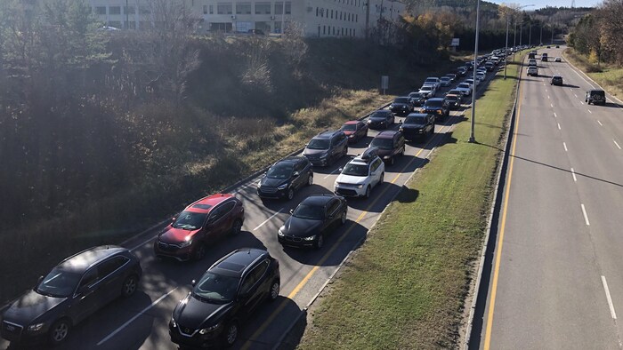 Congestion sur le boulevard Saint-Paul en direction du pont Dubuc ...