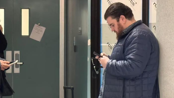 Une vidéo de ses ébats intimes mise en ligne : une femme brise le silence | Radio-Canada