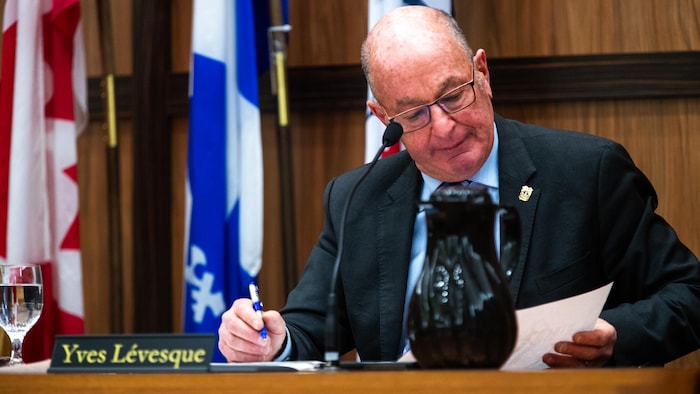 Yves Lévesque s’excuse pour ses propos controversés | Radio-Canada