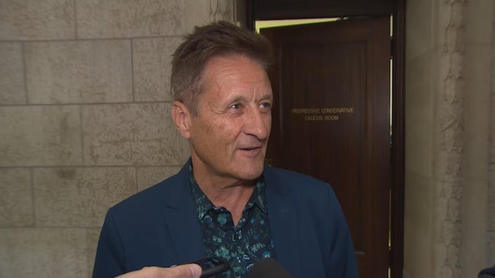 Le député progressiste-conservateur Ron Schuler ne se présentera pas ...