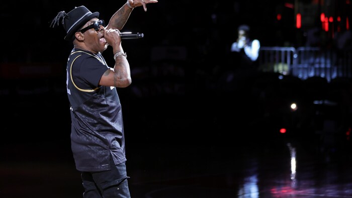 Une Canadienne chante Coolio pendant 12 heures sur TikTok | Radio-Canada