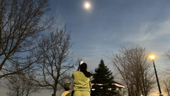 L’éclipse solaire du 8 avril en images | Radio-Canada
