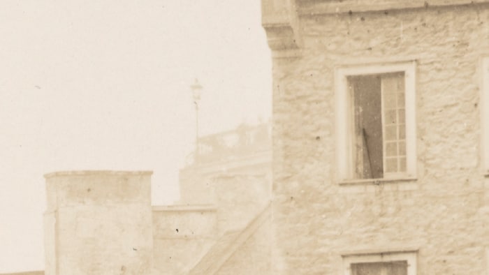 Zoom sur la porte Prescott et l’îlot du Chien d’Or vers 1870 | Radio-Canada