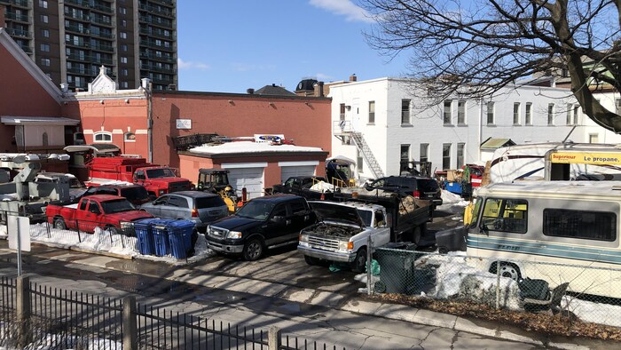 Un stationnement qui dérange au centre-ville de Trois-Rivières | Radio ...