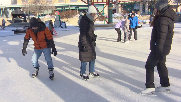 La Fourche lance ses leçons de patinage gratuites | Radio-Canada