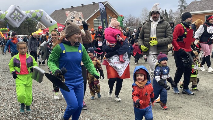 Près de 500 personnes se déguisent pour courir en sentiers à Val-d’Or ...