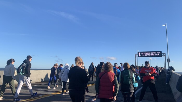 Atteint du cancer, il court dans les pas de Terry Fox pour donner de l ...
