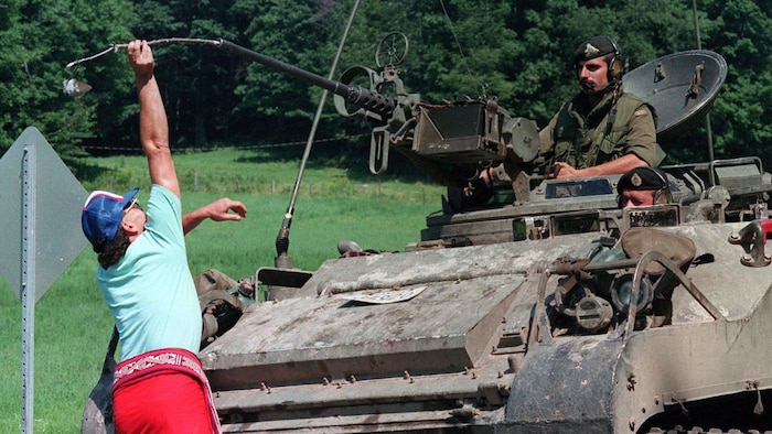 Le 17 août 1990, l’armée canadienne remplace la Sûreté du Québec à ...