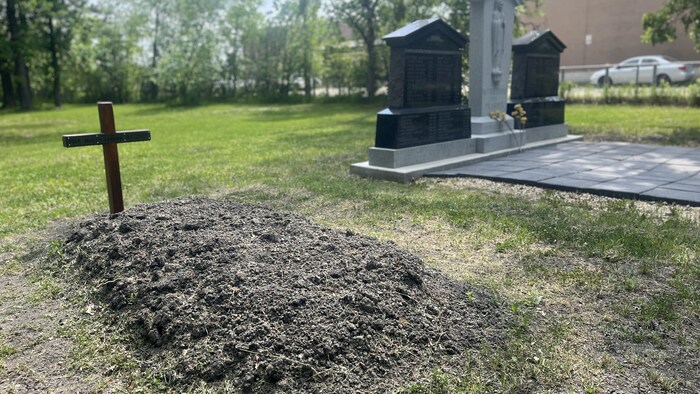 Noël-Joseph Ritchot repose désormais au cimetière de Saint-Norbert, sa ...