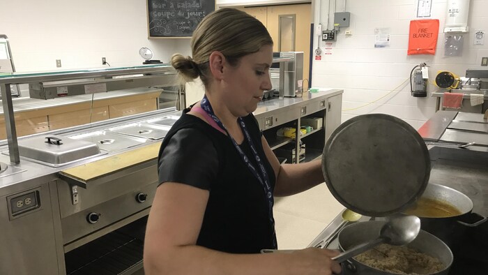 Des repas santé pour les jeunes francophones de Simcoe | Radio-Canada