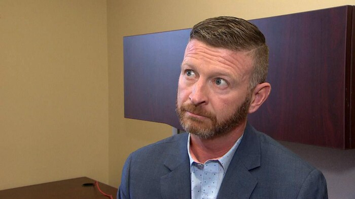 L’ancien député Dale Kirby pourra poursuivre ses anciens collègues en ...