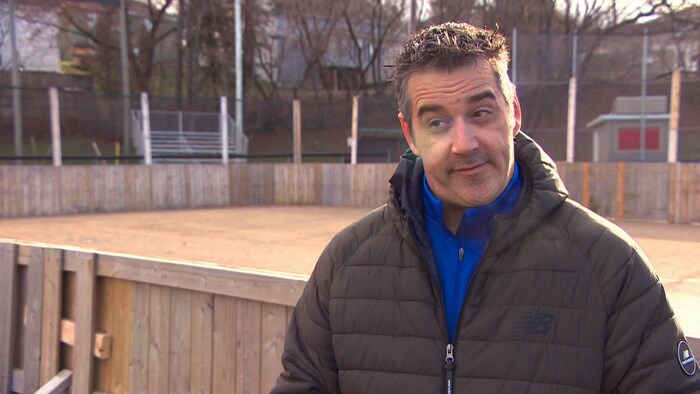 Les amateurs de sports d’hiver en plein air rêvent d’un peu de neige ...