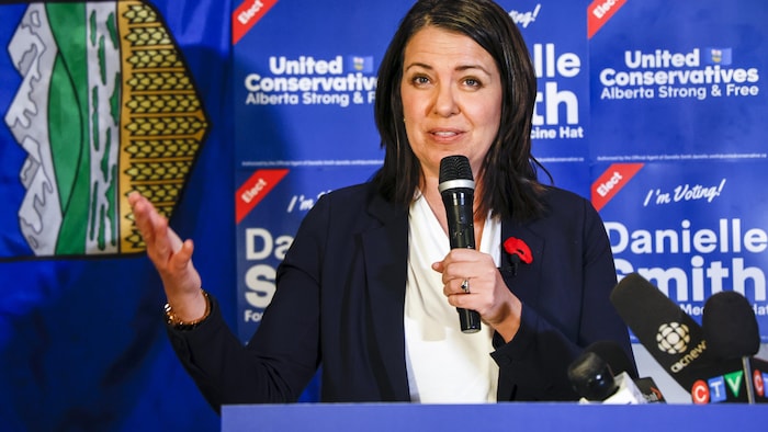 À Danielle Smith de révéler ses couleurs | Radio-Canada