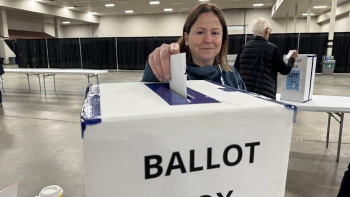 Le leadership de Danielle Smith plébiscité lors du vote de confiance du ...