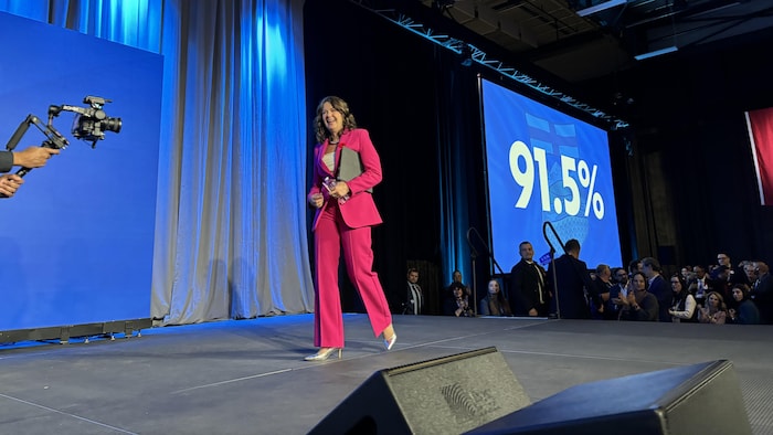 Le leadership de Danielle Smith plébiscité lors du vote de confiance du ...