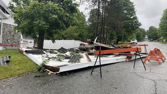 Le passage de deux tornades confirmé en Estrie et au Centre-du-Québec | Radio-Canada