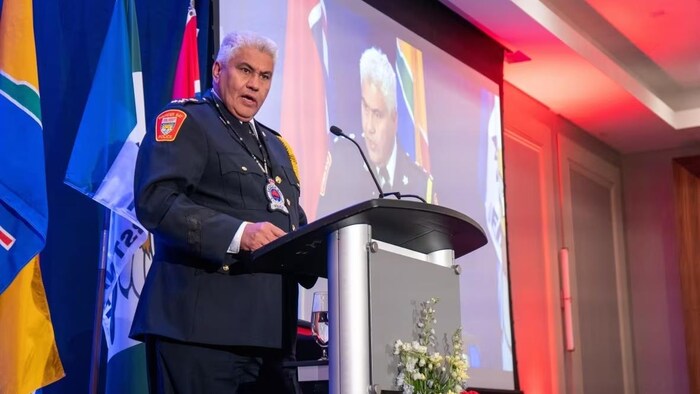 Le nouveau chef de police de Thunder Bay entre officiellement en poste ...