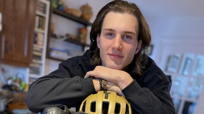 Pédaler plus de 5000 km pour soutenir l’Ukraine | Radio-Canada