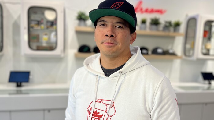 5 ans après la légalisation : Toronto envahie par les magasins de ...