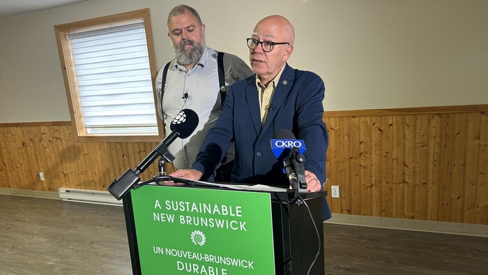 Le Parti vert veut mieux protéger les terres publiques, dont le champ ...