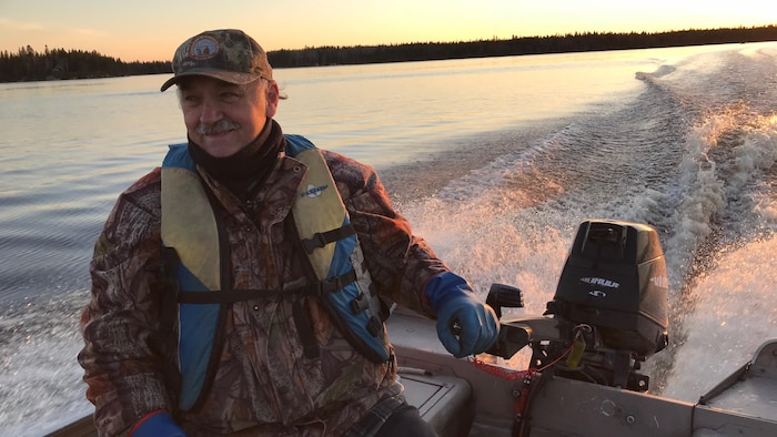 Une pièce d’identité en plus d’un permis valide pour pêcher au Québec ...