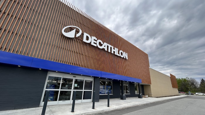 Décathlon va fermer cinq magasins dans le Grand Toronto cet été | Radio ...