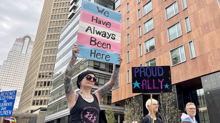 La communauté 2SLGBTQ+ reçoit une vague de soutien lors du défilé de la ...