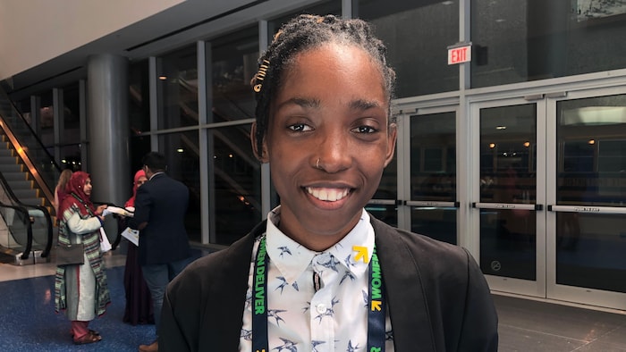 Trois jeunes féministes militent pour le droit des femmes à travers le ...