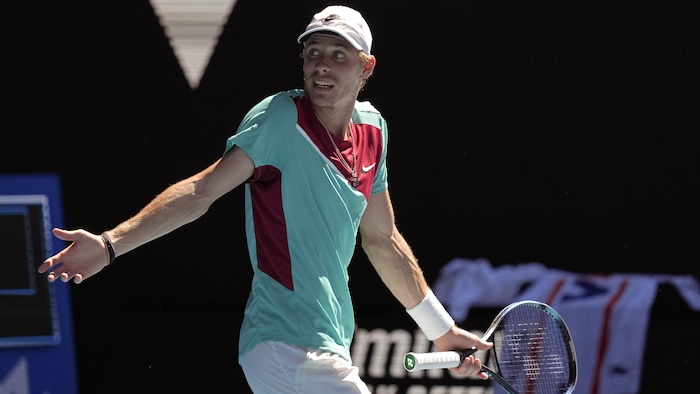 Nadal résiste à la remontée de Shapovalov pour atteindre les demi-finales à Melbourne | Radio-Canada