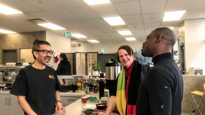 À Vancouver, le Recovery Café soigne les dépendances grâce à une ...