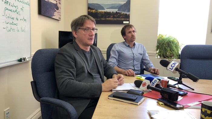 Sylvain Gaudreault transmet ses dossiers à son successeur Yannick ...