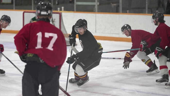 Un traditionnel tournoi de hockey pendant les Fêtes pour revoir ses ...