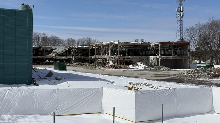 L’ancien centre fiscal de Shawinigan sous le pic des démolisseurs ...