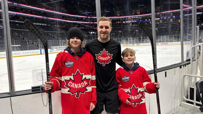 Un garçon du Nouveau-Brunswick a foulé la glace lors de la finale des 4 ...