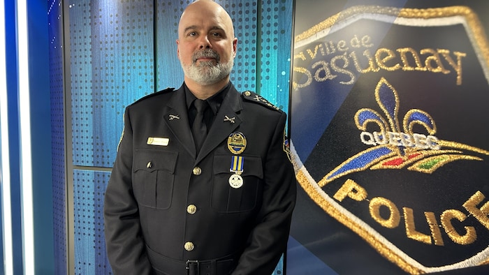Dix nouveaux policiers assermentés au Service de police de Saguenay | Radio-Canada