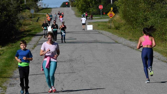 Une fête qui a du rythme pour la Disco-Course de Macamic | Radio-Canada