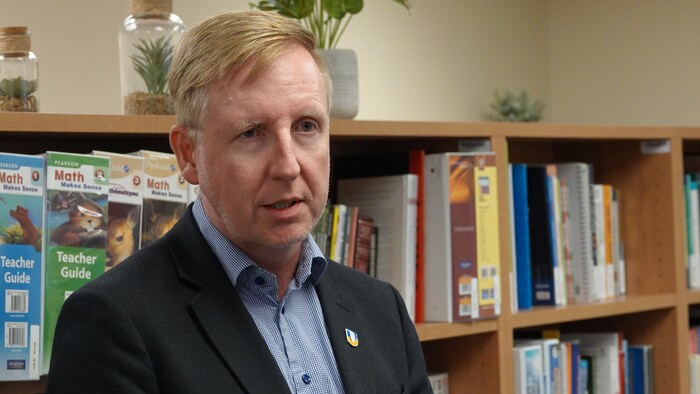 Dominic Cardy en Ukraine pendant la rentrée scolaire au N.-B., un choix ...