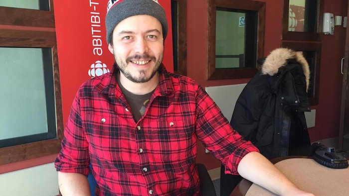 Le cinéaste abitibien Dominic Leclerc en tournage pour Les Chiens-Loups ...