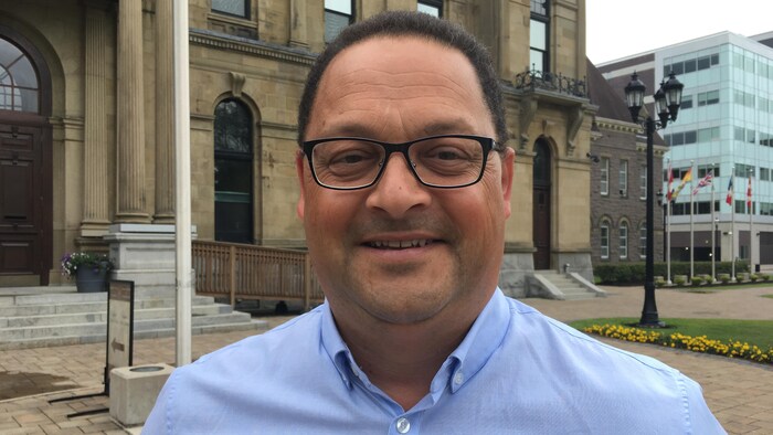 Donald Arseneault se lance dans la course à la chefferie libérale ...