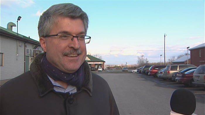 Dr Luc Comtois radié 8 mois par le Collège des médecins | Radio-Canada