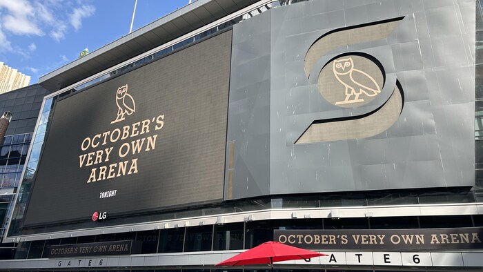 Drake à Toronto : des admirateurs attendent la star avec fébrilité ...