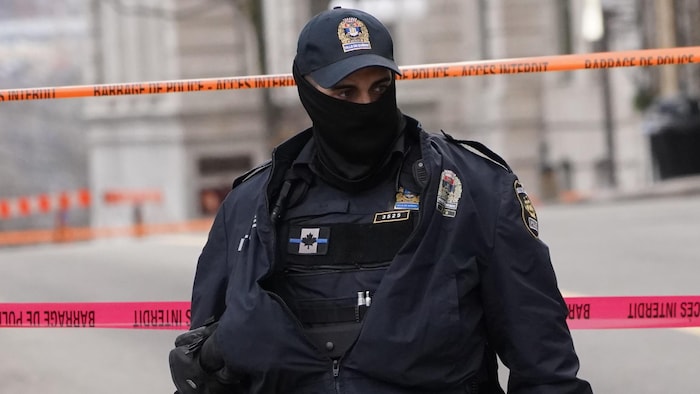 Le SPVQ doit bannir la « Thin Blue Line », exigent des organismes ...