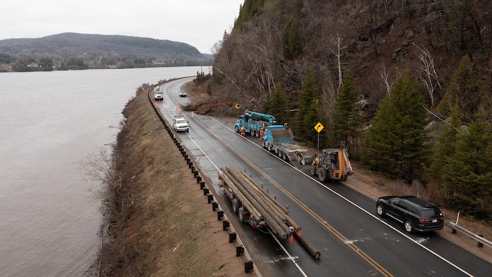 Un glissement de terrain entraîne la fermeture d’une partie de la 155 en Mauricie | Radio-Canada