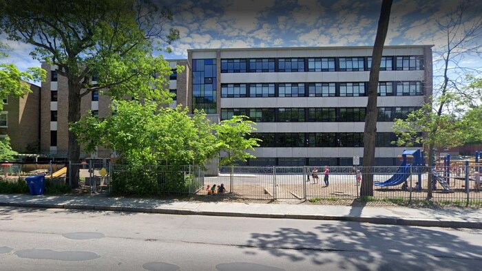 Un employé de l’école Anne-Hébert accusé d’agression sexuelle | Radio ...