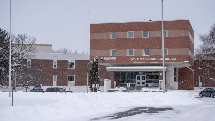 Un surveillant de l’École secondaire Jean-Nicolet arrêté pour agression ...