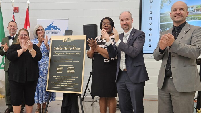 Inauguration : deux écoles secondaires francophones de Kingston sous le même toit | Radio-Canada