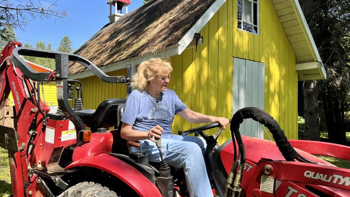 L’inarrêtable Édith Butler rénove sa maison à 83 ans | Radio-Canada