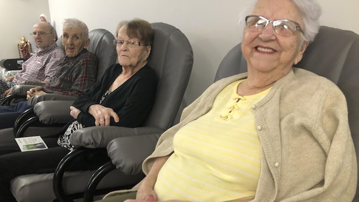 Deux candidats, deux styles : Serge Brideau et Susan Holt dans le ...