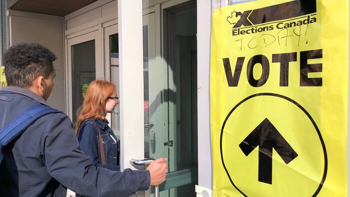 Élections Canada prié de « tout faire » pour faciliter le vote étudiant ...
