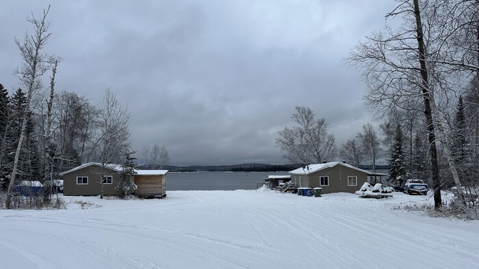 L’électrification de Kitcisakik, un poteau à la fois | Radio-Canada